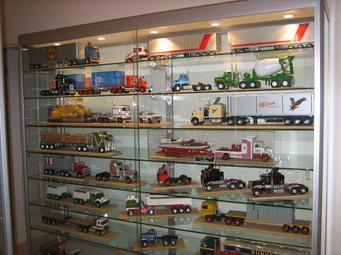 The Collector's Gallery - Showfront Collectors